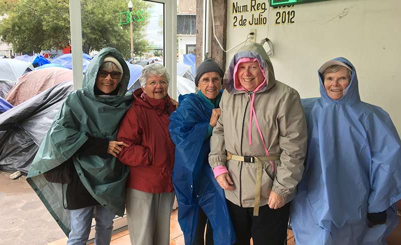 Sister friends volunteer at the border – Sisters of Charity Federation